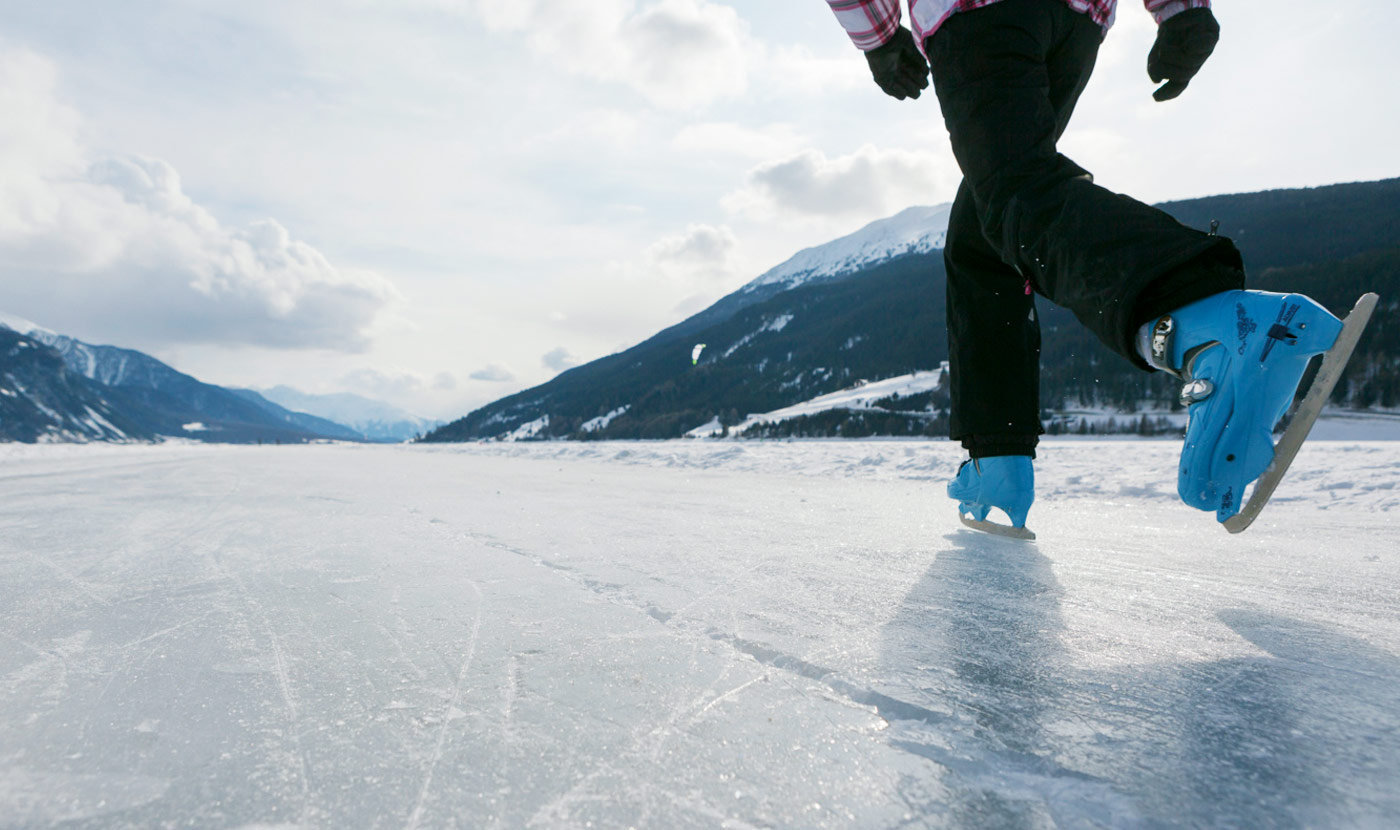 Eislaufen am Reschensee - Winterurlaub in Südtirol